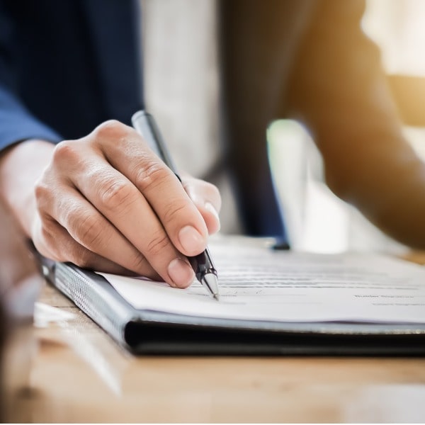 Assurance multirisque professionnelle : définition et coût en 2025