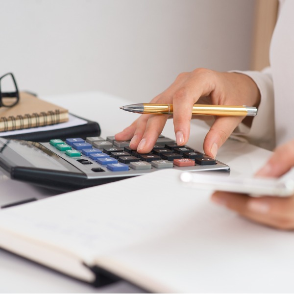 Frais bancaires professionnels : les 7 principaux à savoir